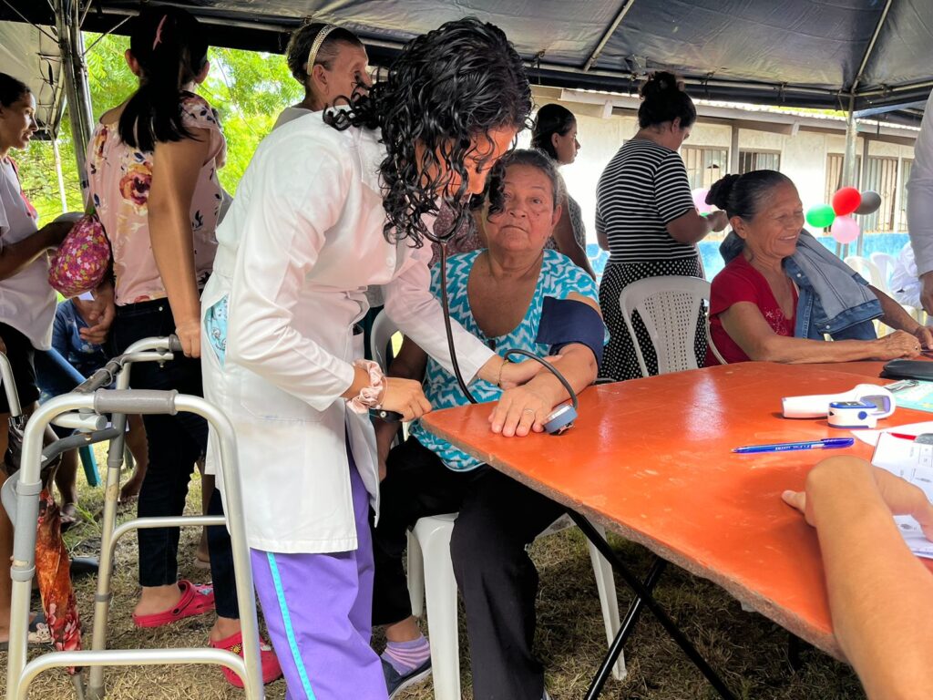 Feria de Salud en Poneloya en Saludo al Día de la Resistencia Indígena ...